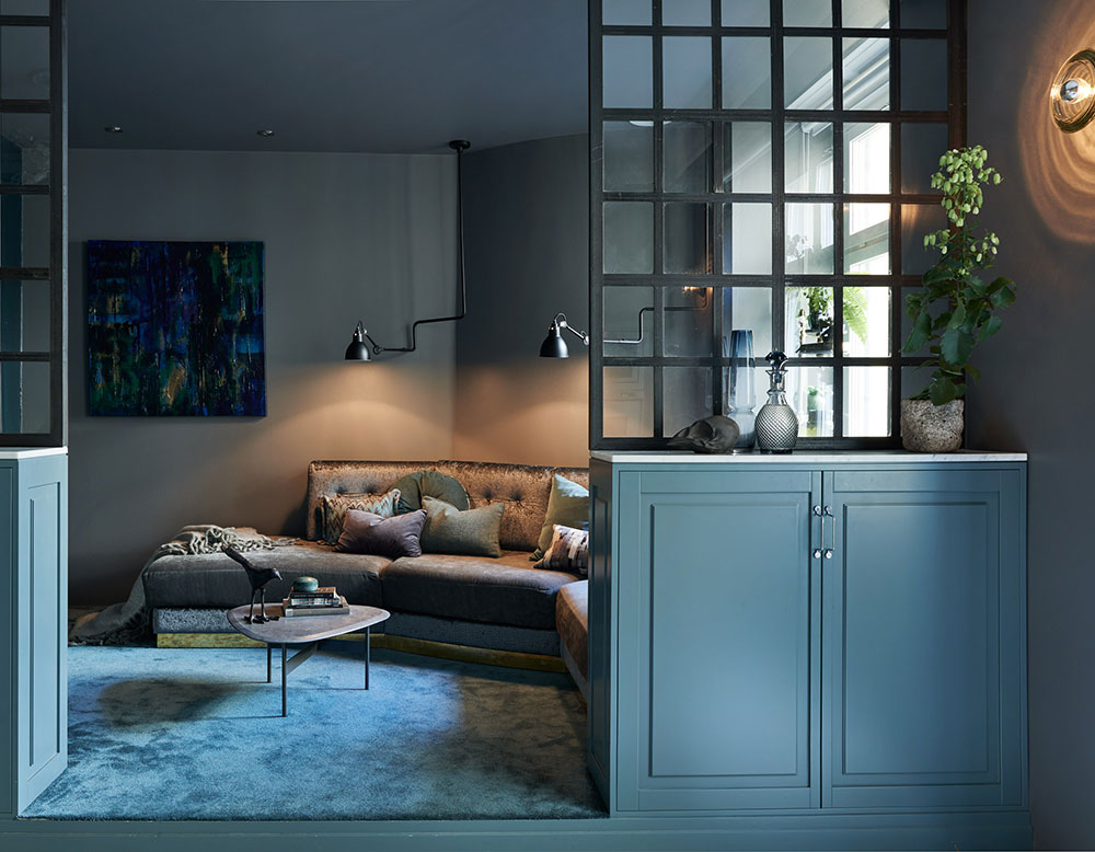 A sophisticated Stockholm apartment in blue tones