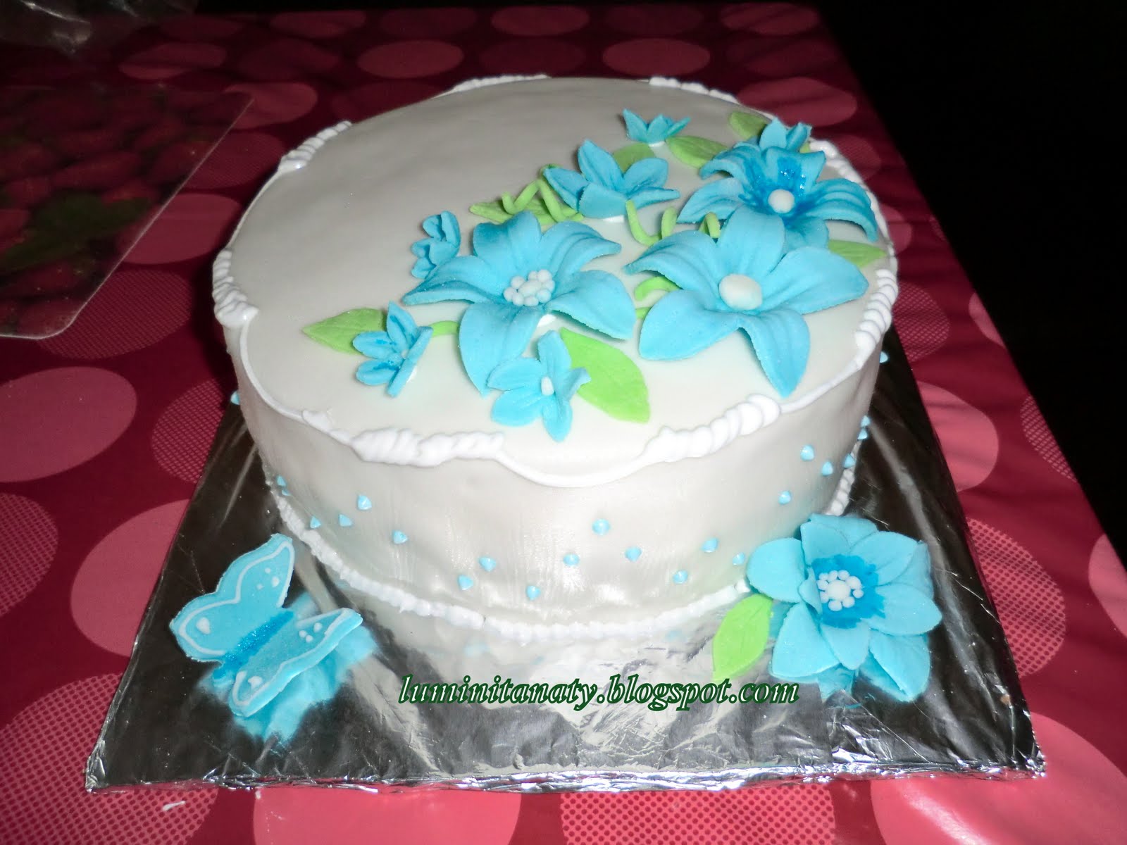 Retete pentru incepatori si nu numai...by Naty: Tort cu flori