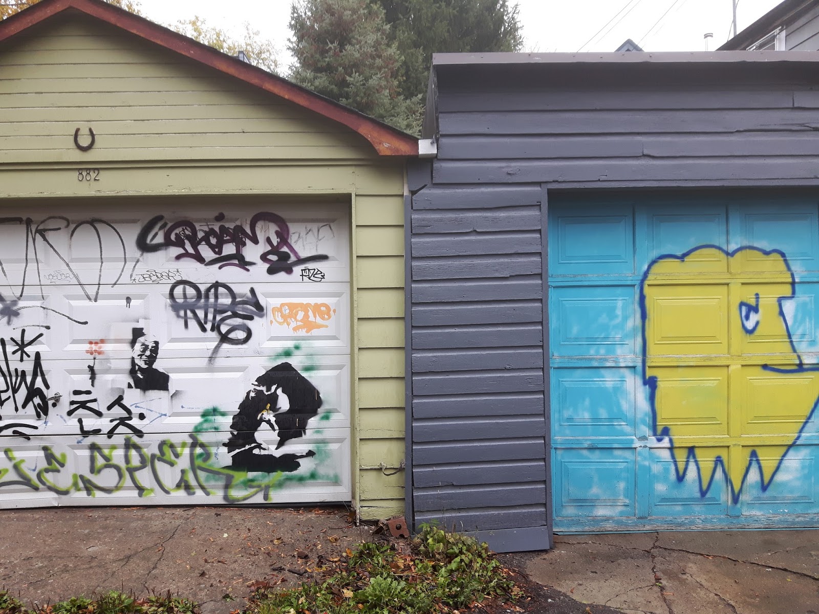 Knitting on the Cam: Some back-lane art