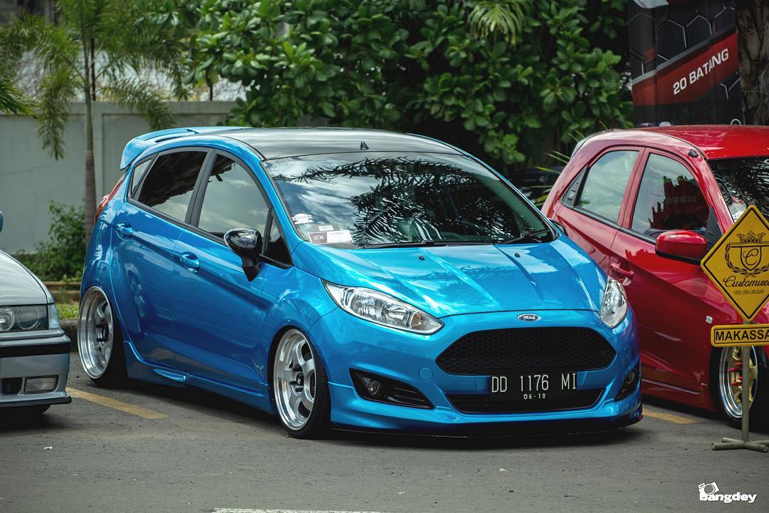 Modifikasi Mobil Ford Fiesta Celestial Blue Menggunakan Air Suspension ...