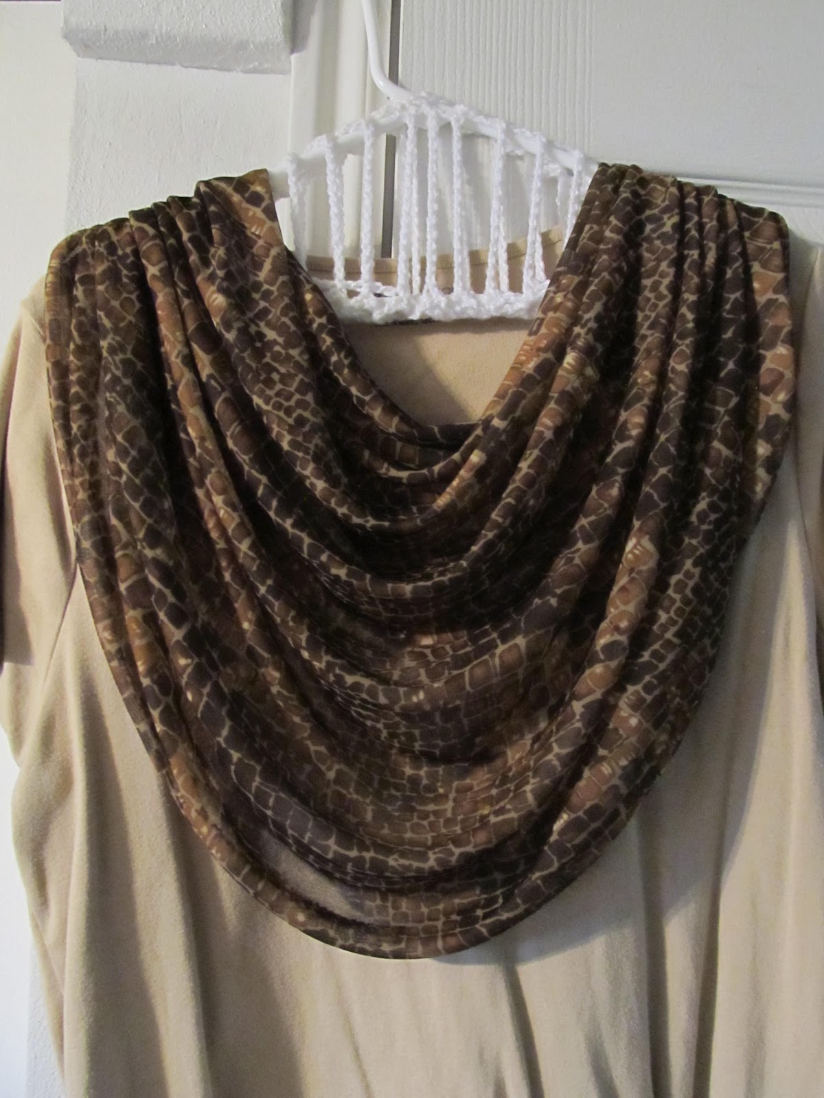 The Busy Bee's: Easy Draped Scarf