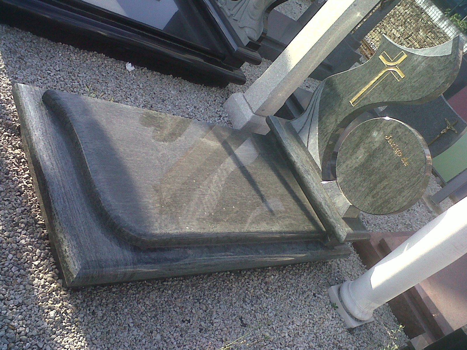 Diferentes tipos de lápidas macizas|Lápidas y panteones para el cementerio