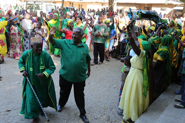 OLE SENDEKA ATIKISA KILWA MASOKO, MKOANI LINDI, MAMIAWAHUDHURIA MKUTANO ...