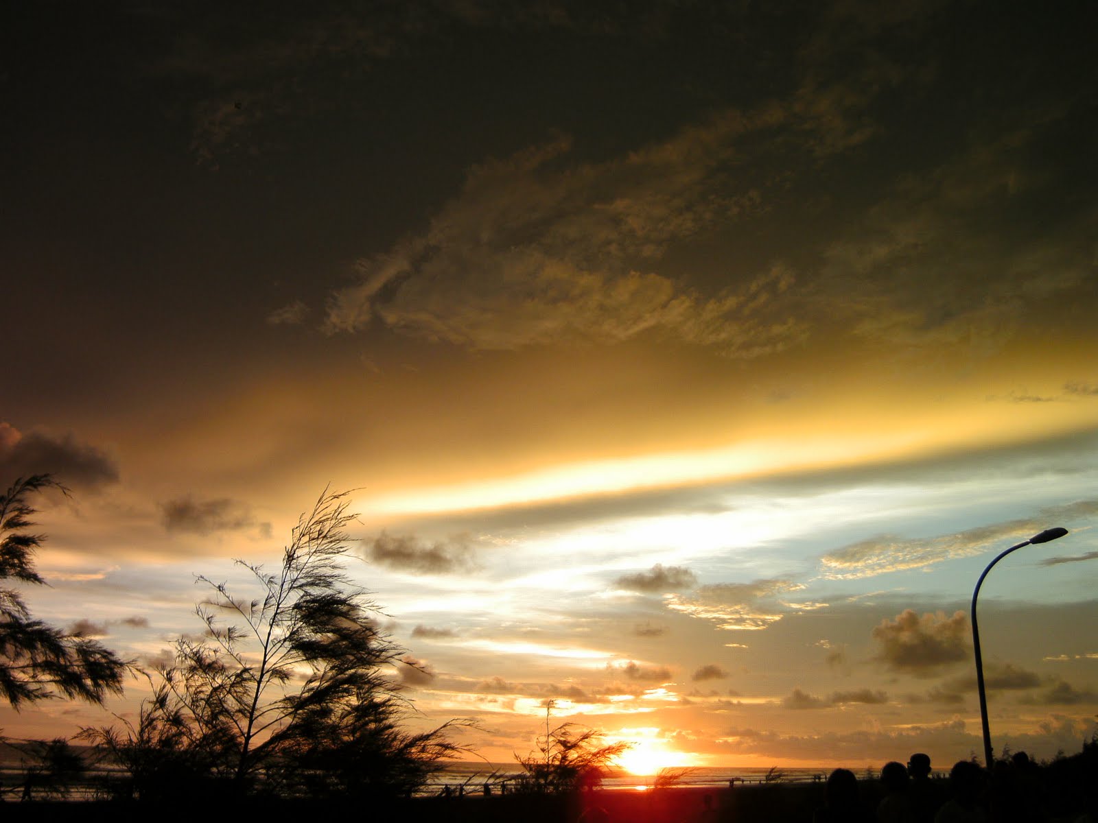 Sunset Dan Awan Hitam (Sunset And Dark Clouds):Picdatuxs