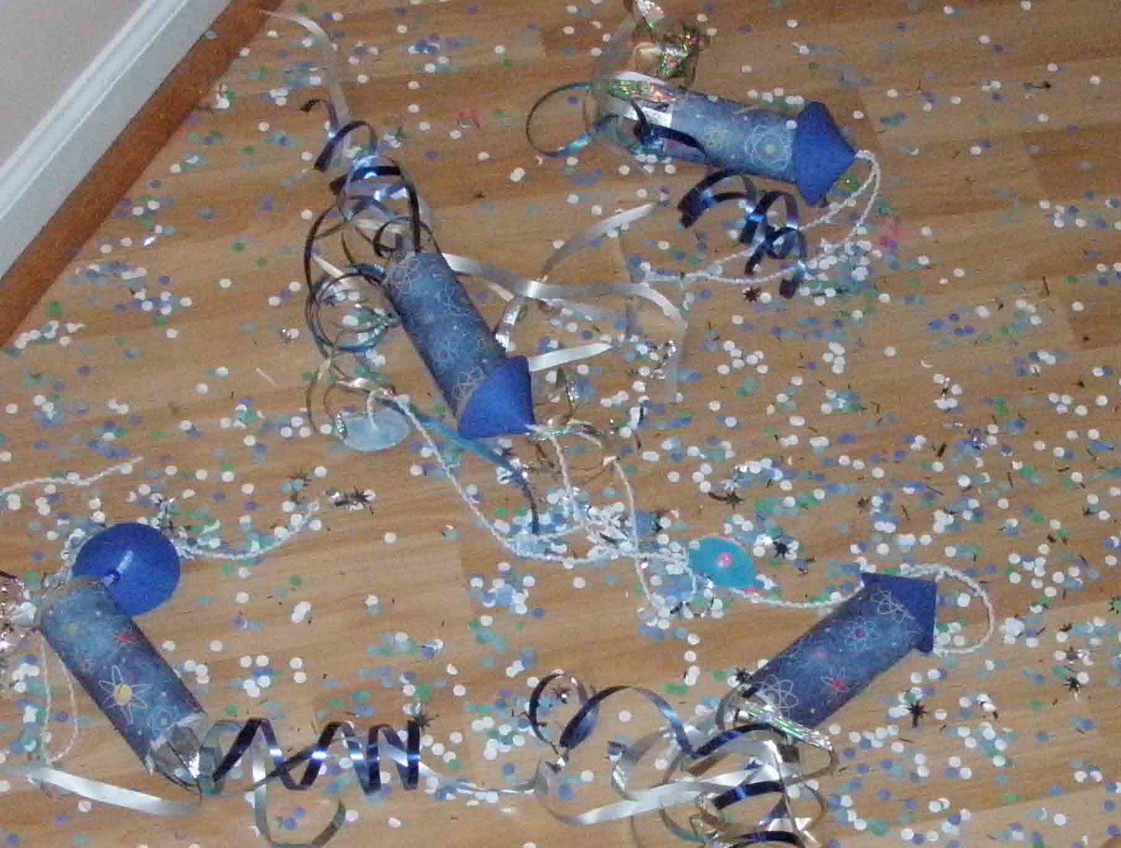 Crack of Dawn Crafts: New Year's Eve Confetti Rockets