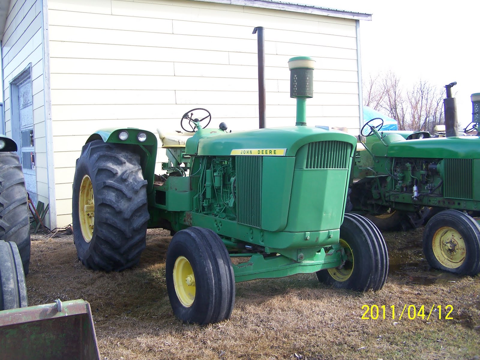 DIFFERENT COLOURED JUNK: John Deere 5010