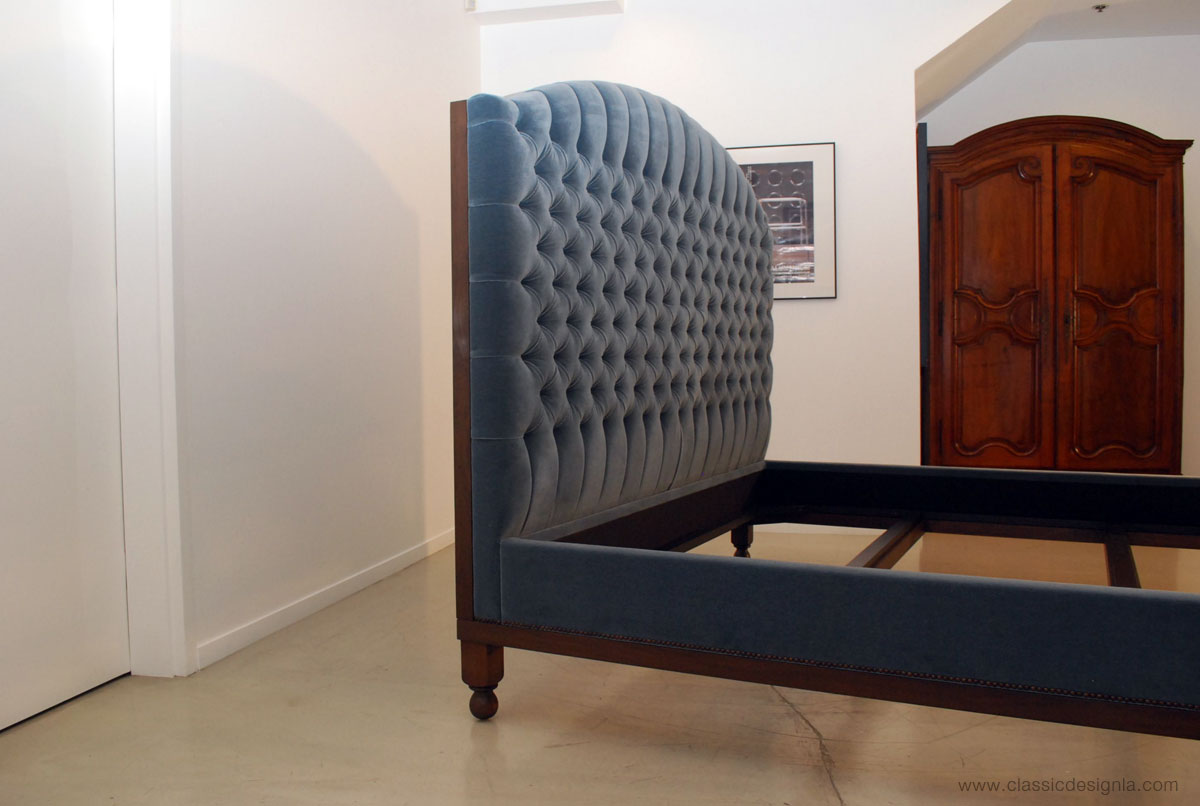 classic design: Velvet Diamond Tufted Bed