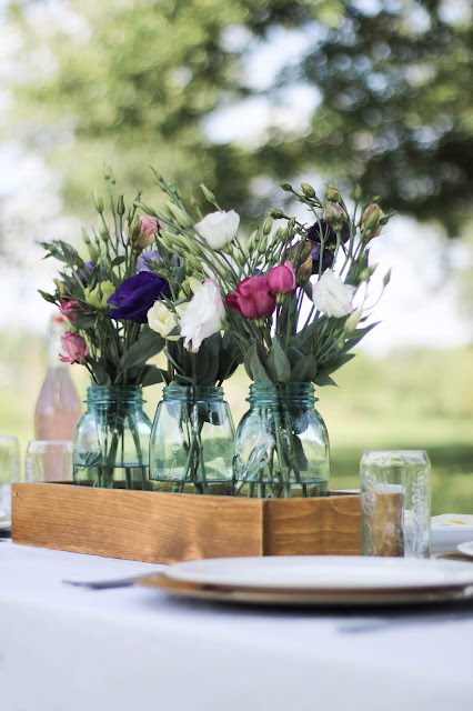 STYLED SUMMER PICNIC TABLESCAPE + ESSENTIALS | A Classy Fashionista