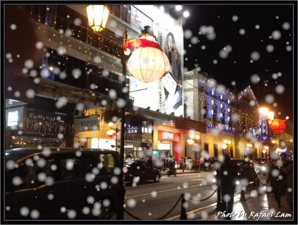 Rafael Lam's Travel & Photography World: Snow in Macau... Merry X'mas