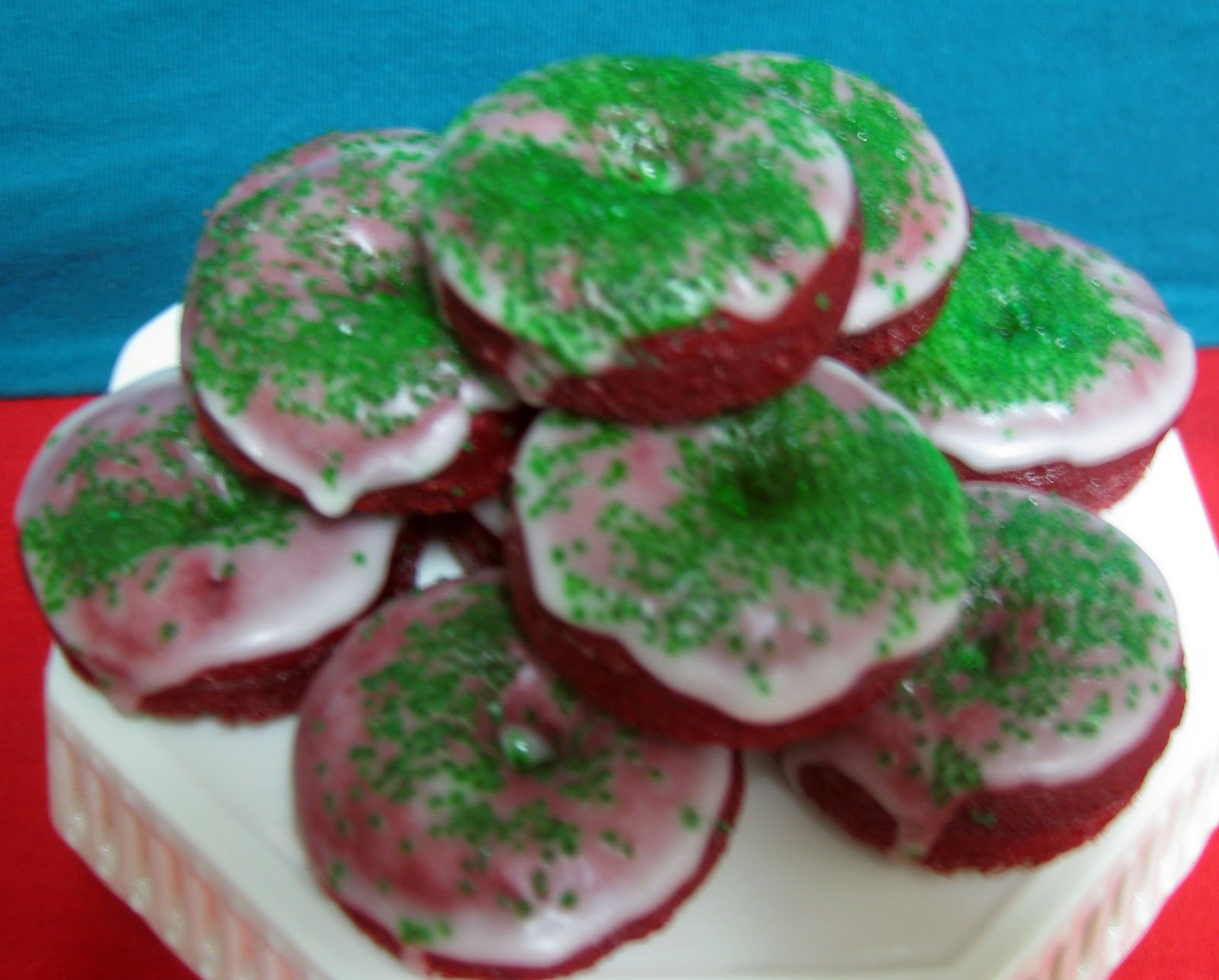 With love and Chevrons: Mini Red Velvet Donuts