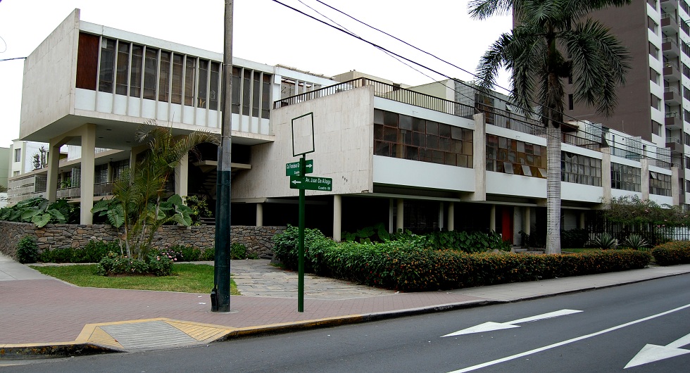 La Forma Moderna en Latinoamérica: Edificio de Departamentos en Av. Juan de Aliaga.