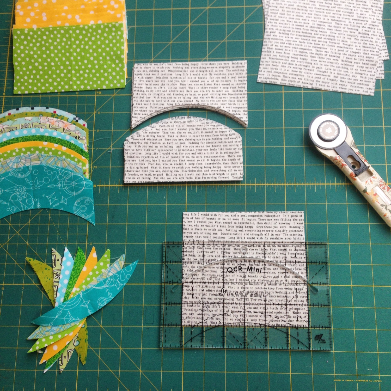 einfach bunt...: In Arbeit: Confetti Quilt mit dem Mini Quick Curve Ruler