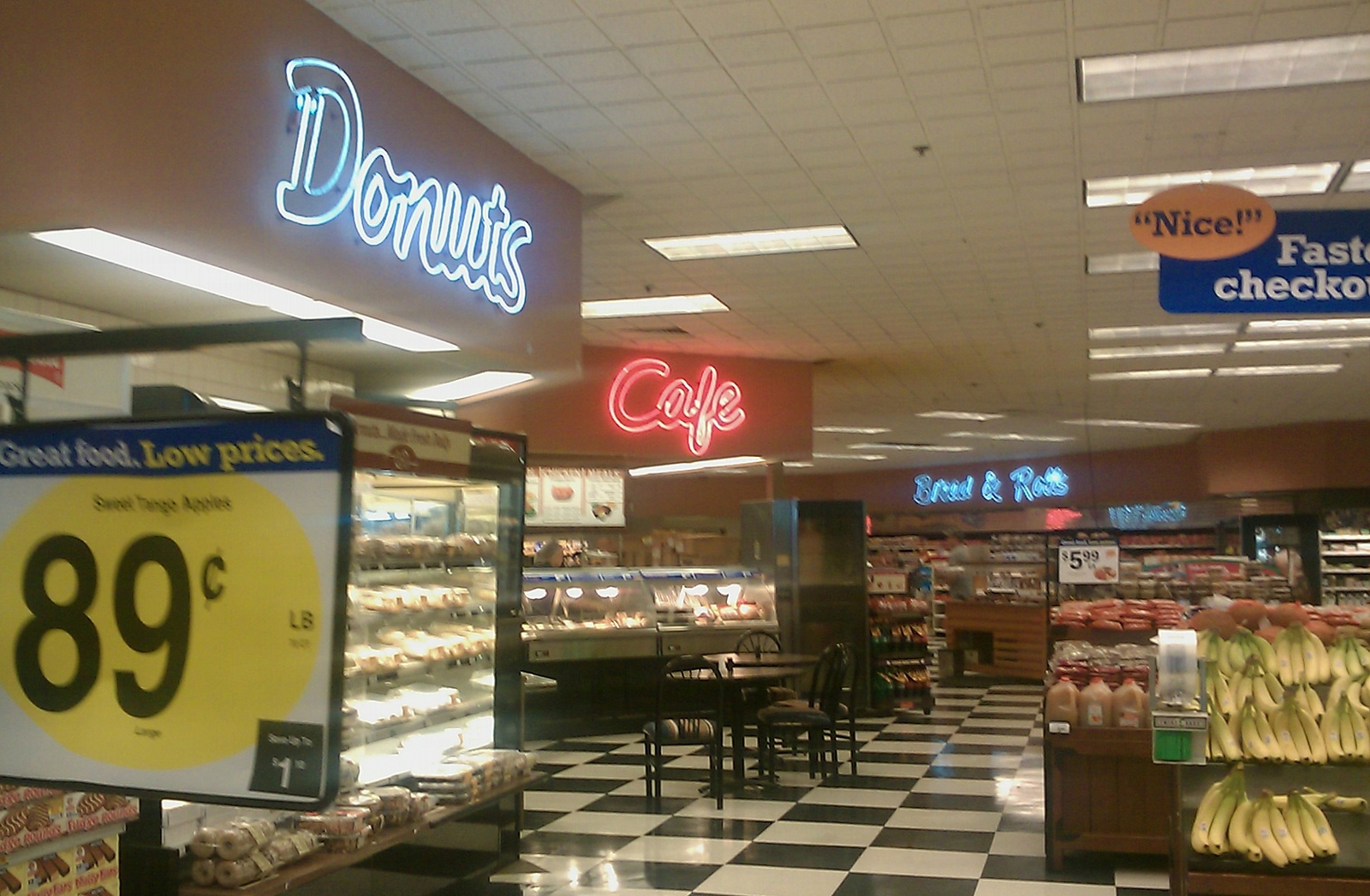 The Mid-South Retail Blog: Kroger Neon and Wannabe Neon Décor