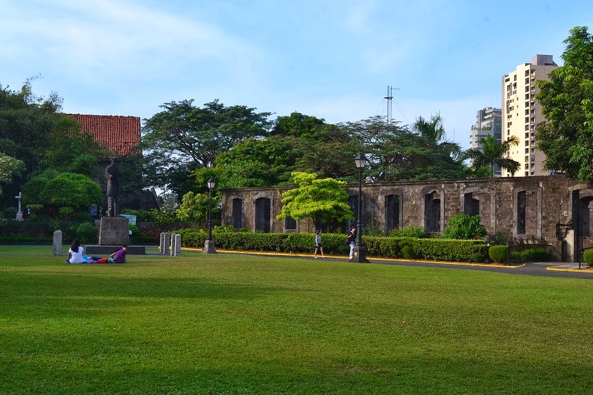 Smart Backpacker: Walled City of Intramuros - "A city within a city"