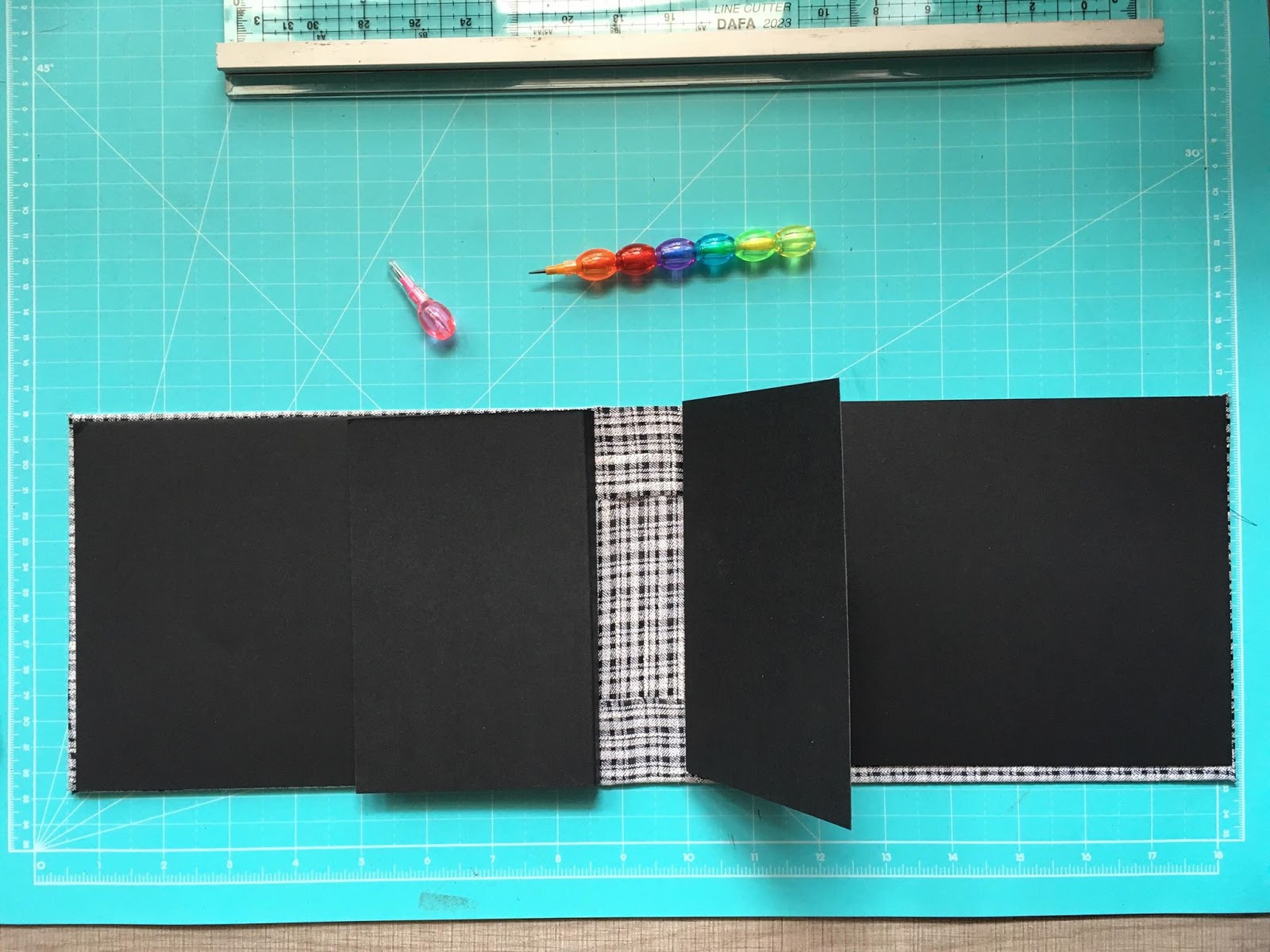 Crafters Corner : Easy And Quick Scrabook Album Binding