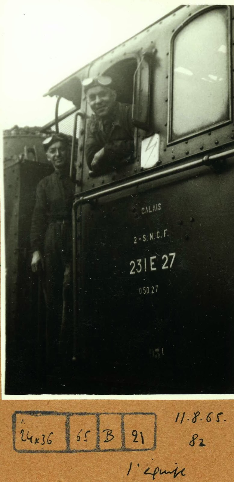 Hugues VINCENT: + SNCF 231 E 27 en tète de la Flèche d'Or à Calais