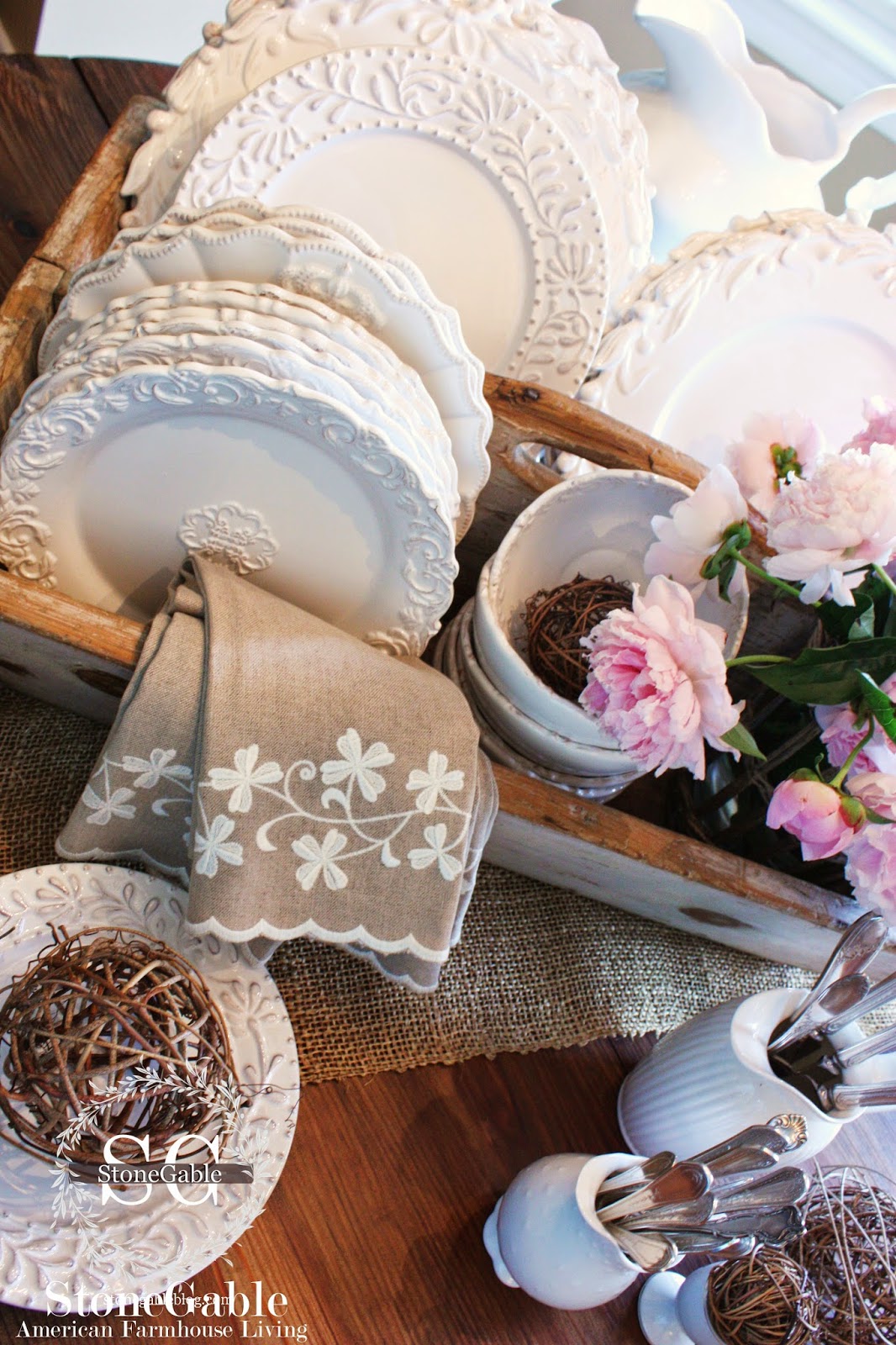 10 ELEMENTS OF A FARMHOUSE KITCHEN - Interior Design Ideas for Your ...