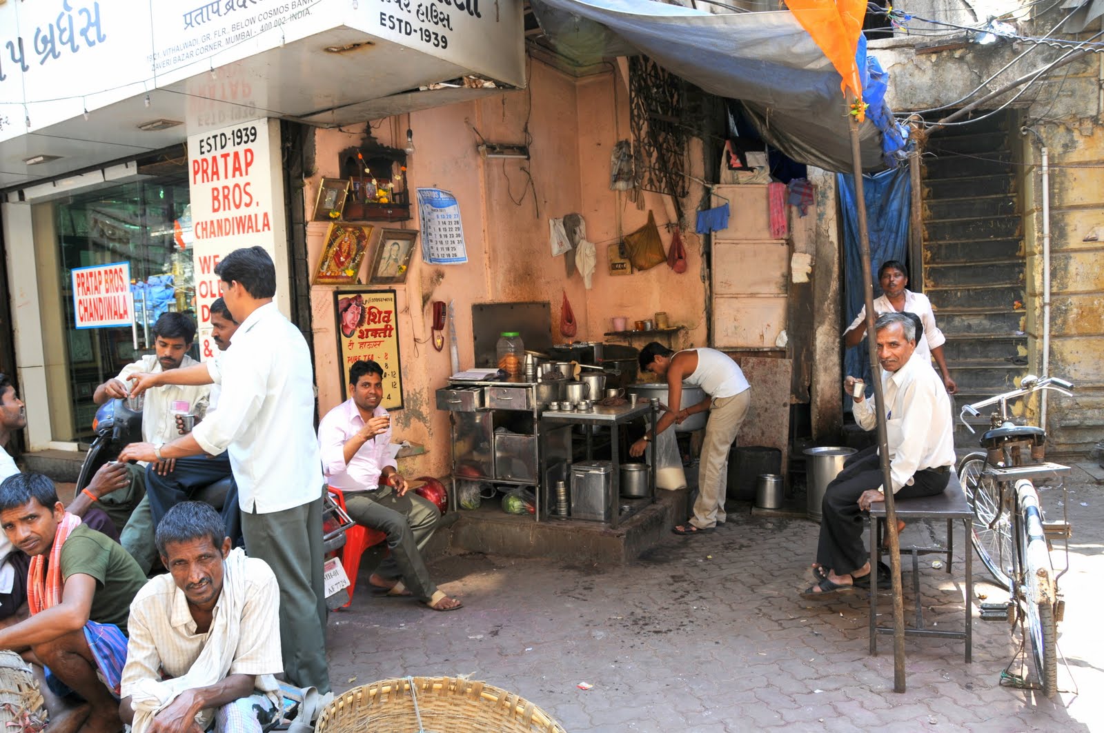 Funky Doodle Donkey: Random street scenes of Mumbai