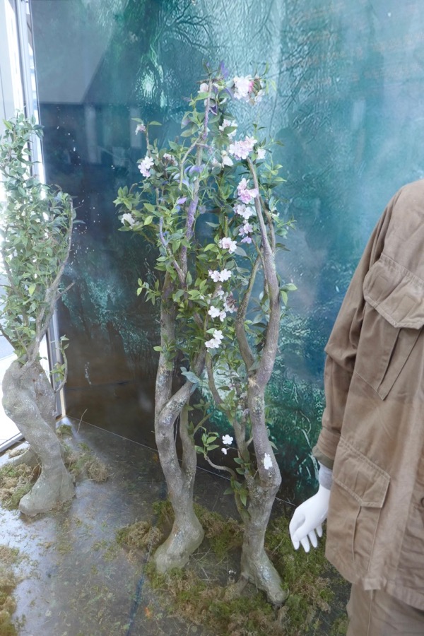 Hollywood Movie Costumes and Props: Natalie Portman and Gina Rodriguez ...