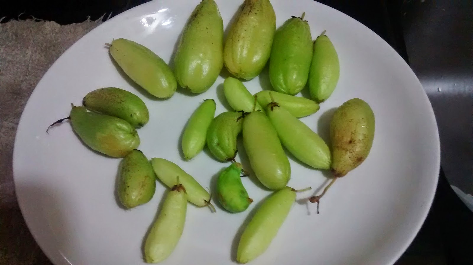 Raji Ramakrishnan : BILIMBI ACHAR, IRUMBAN PULI PICKLE, TREE SORREL PICKLE