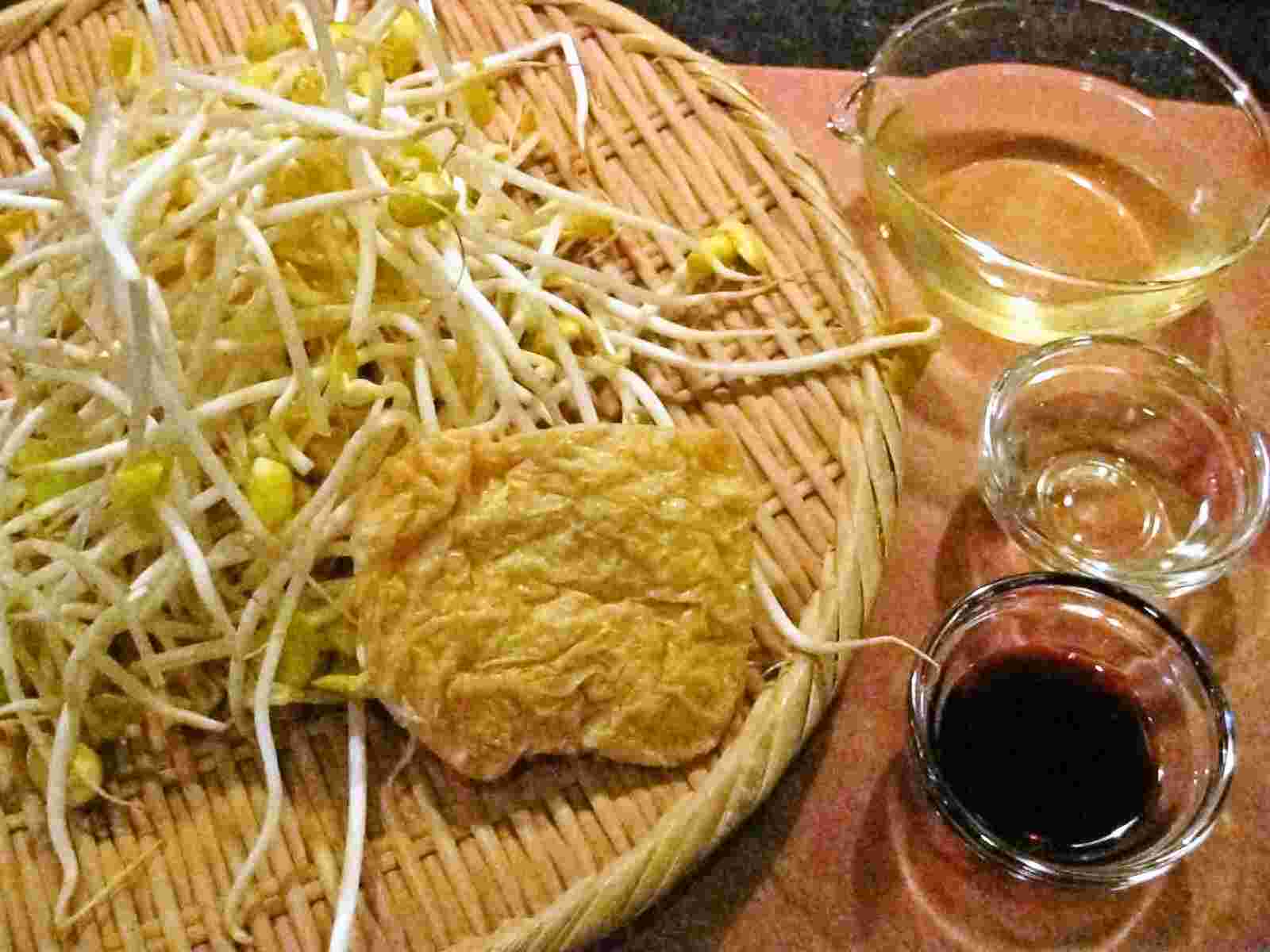 Recipes for Tom: Moyashi to age no sattoni / bean sprouts with thin ...