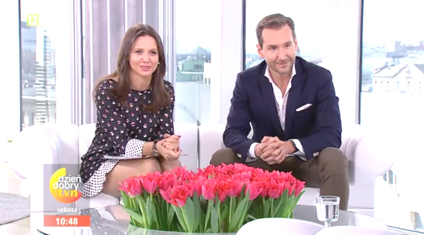 TVGIRLS: KINGA RUSIN W SEKSOWNYCH KOZACZKACH NA SZPILCE I MINI W GROCHY