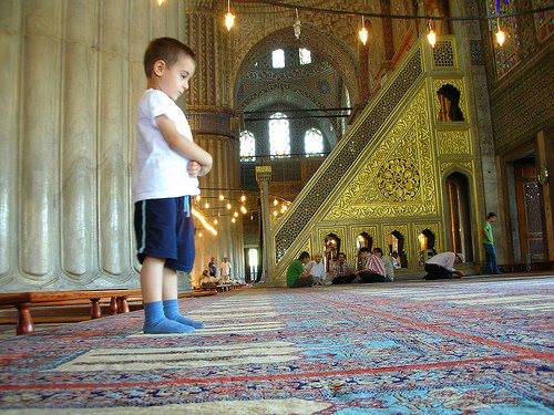 Little Kid Offering Salah In Mosque - Islamic Wallpapers, Kaaba, Madina ...