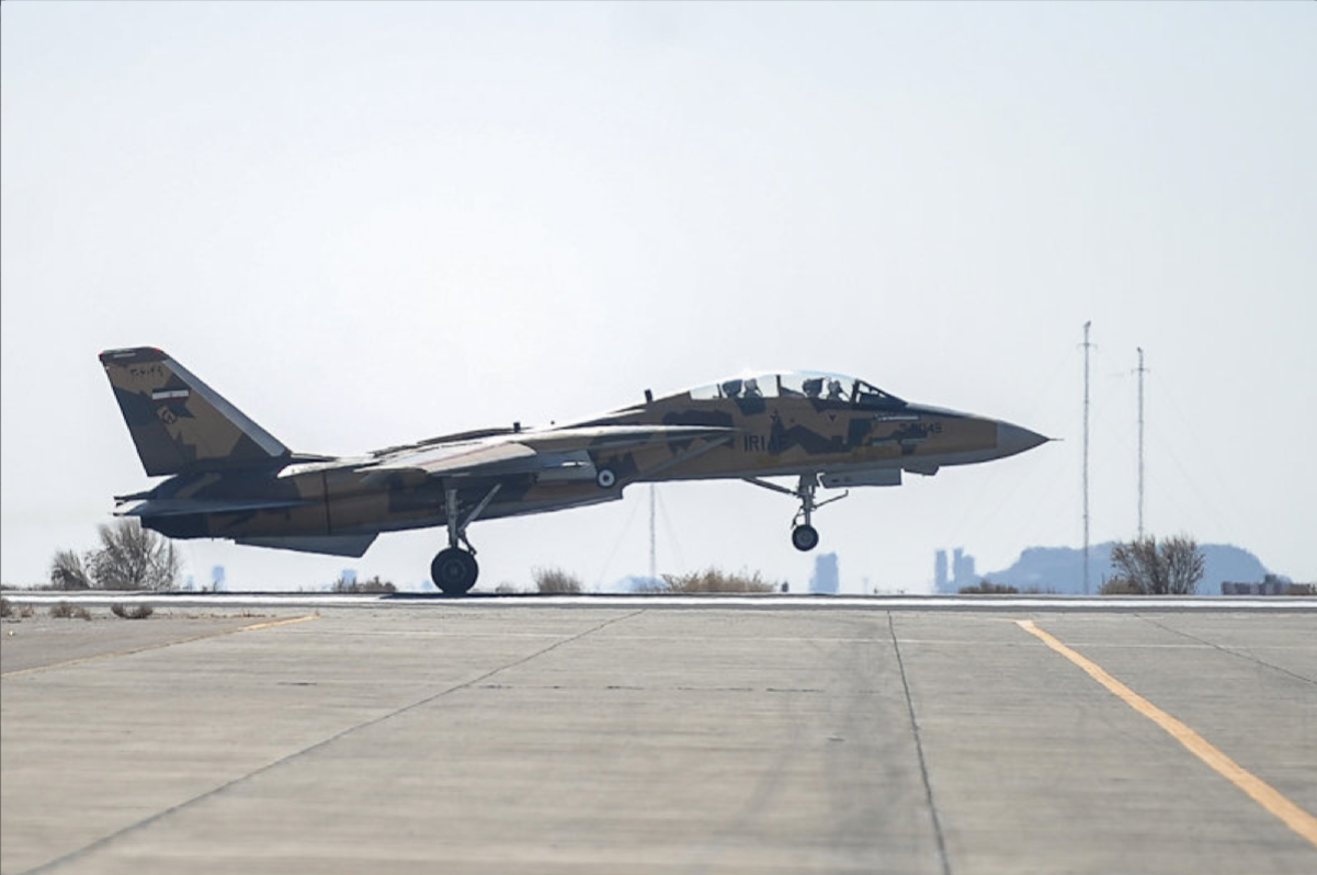 FOTOS – Grumman F 14 Tomcat com a nova camuflagem da IRIAF – Defesa ...