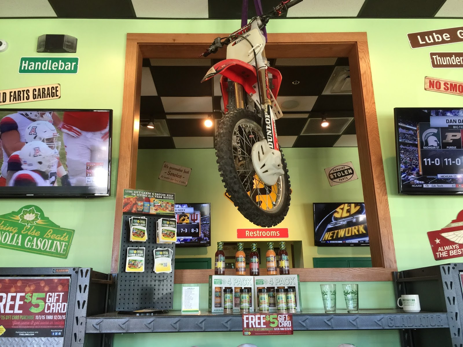 Quaker Steak & Lube, A Pit Stop - DA' STYLISH FOODIE
