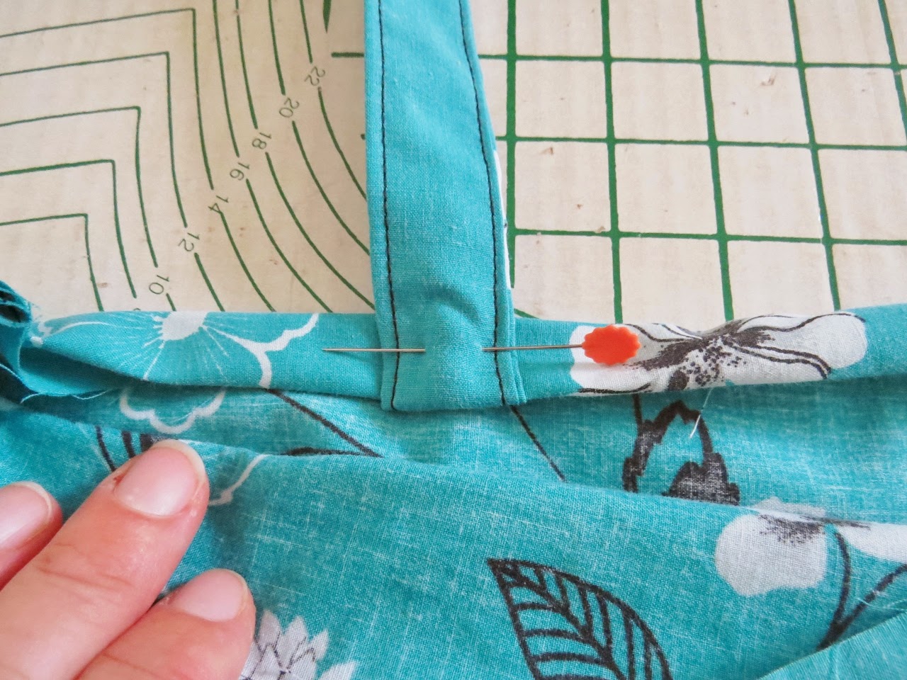 Creating my way to Success: Shopping bags from bedding - an upcycle ...