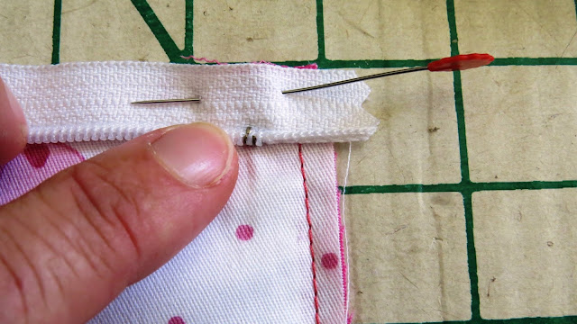 Creating my way to Success: Upright Zip-It-Up Pencil Case Tutorial