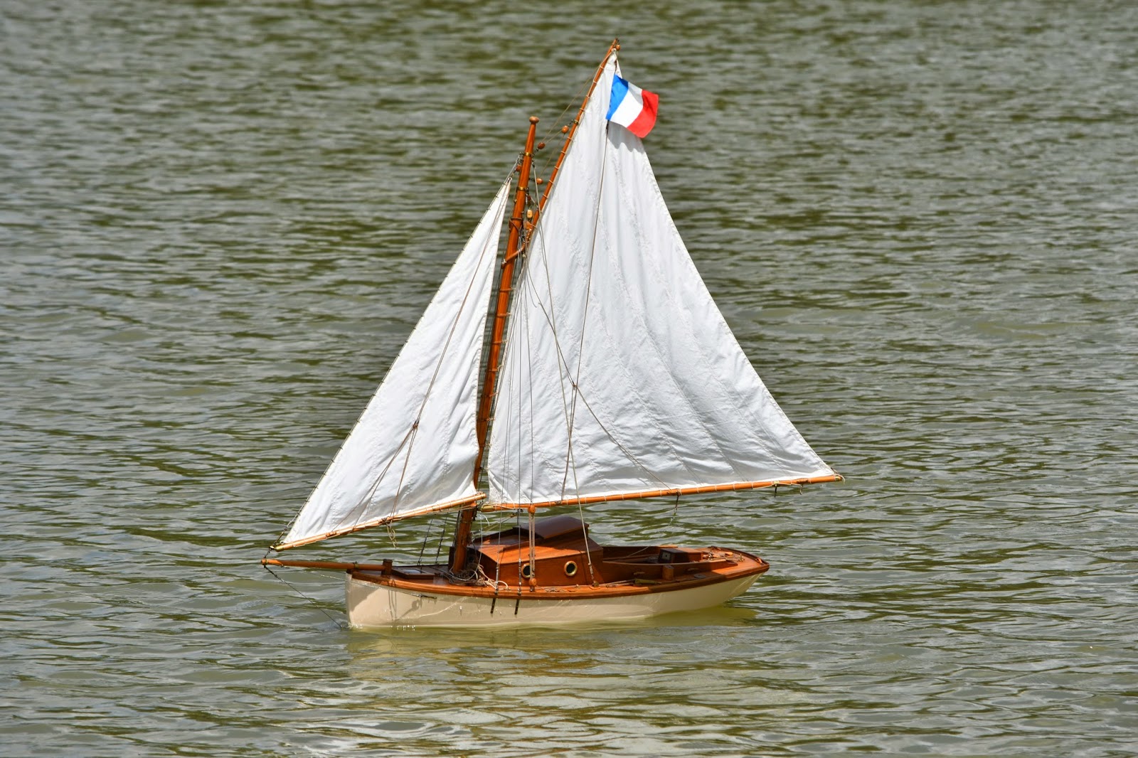 MAQUETTES NAVIGANTES: Manifestation de modélisme naval à Saint-Macaire