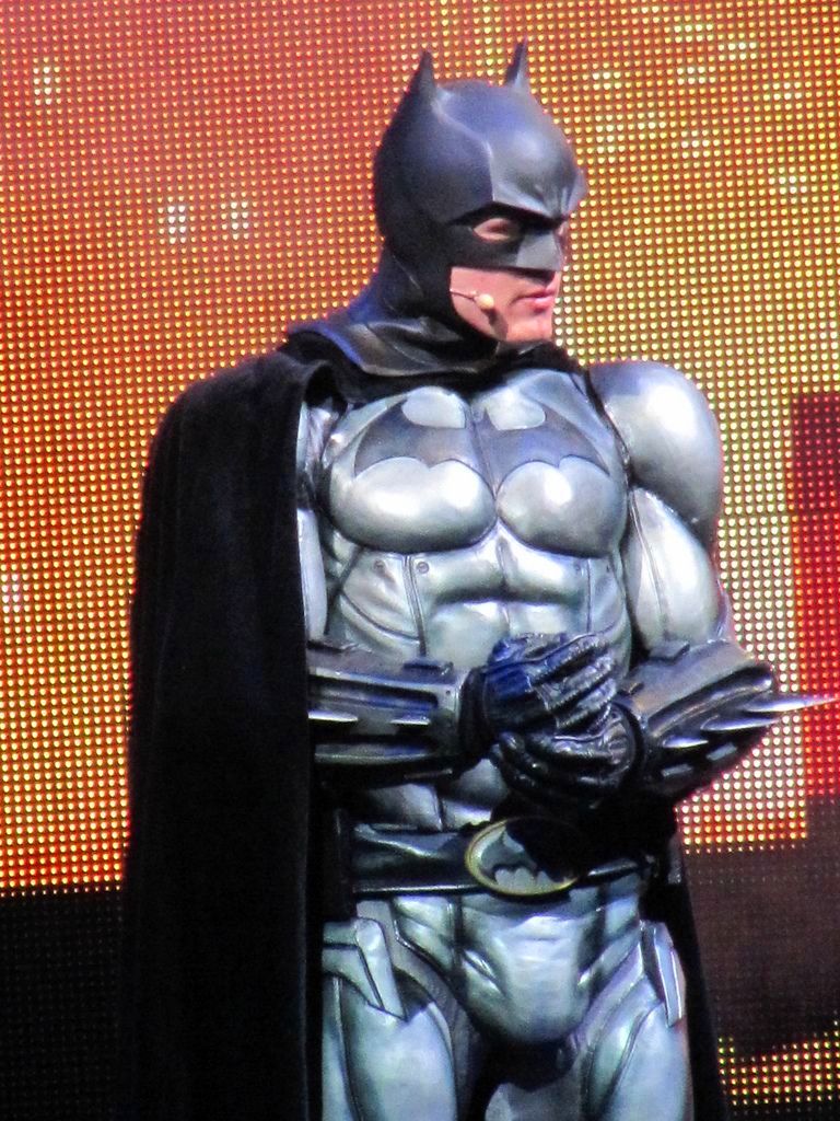 SNEAK PEEK : Sam Heughan As "The Batman"