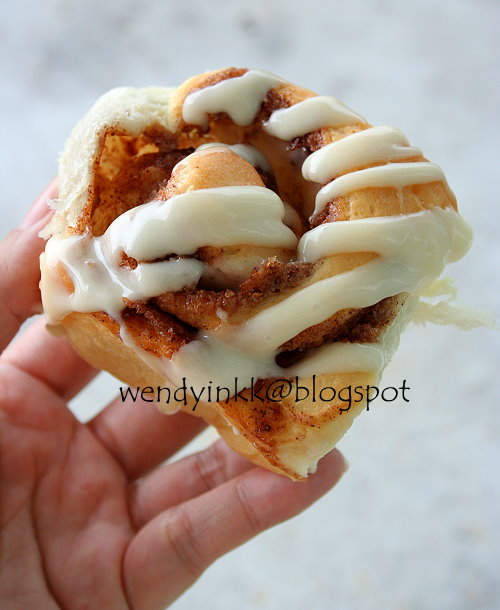 Table for 2.... or more: Clone of a Cinnabon - Cinnful rolls # 2