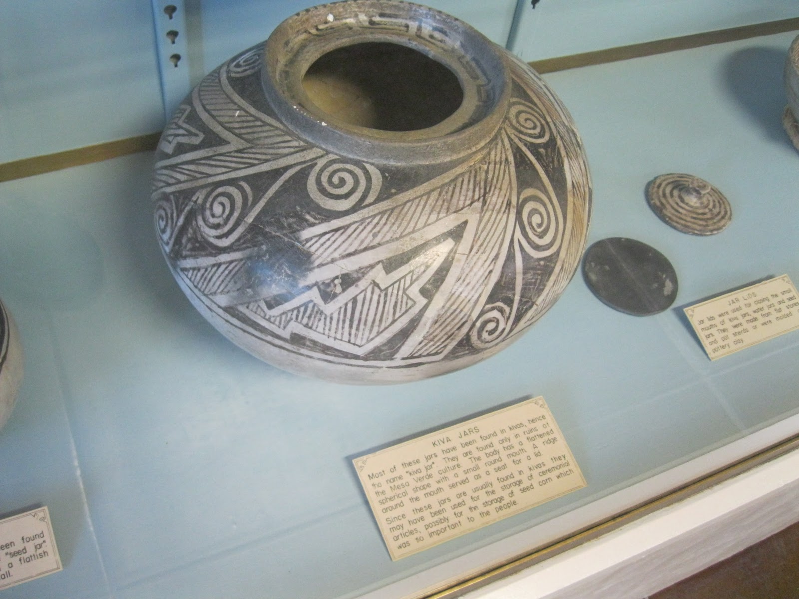 Four Corners Hikes-Mesa Verde: Mesa Verde Black on White Pottery