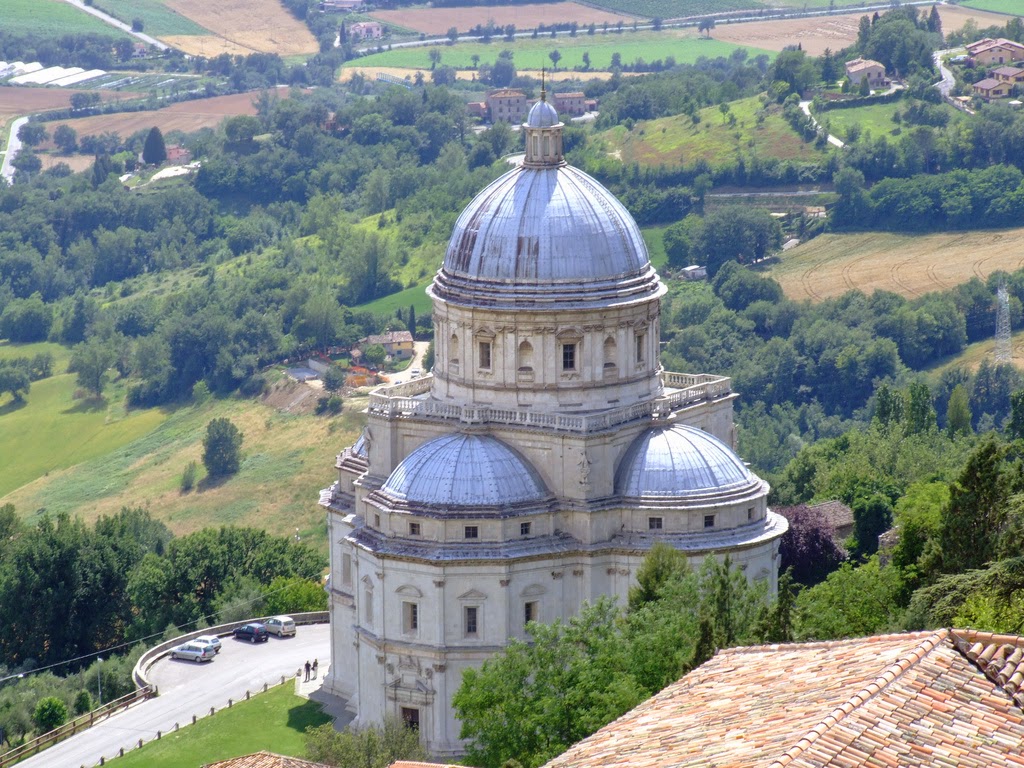 Santa Maria della Consolazione ~ Arquitectura asombrosa