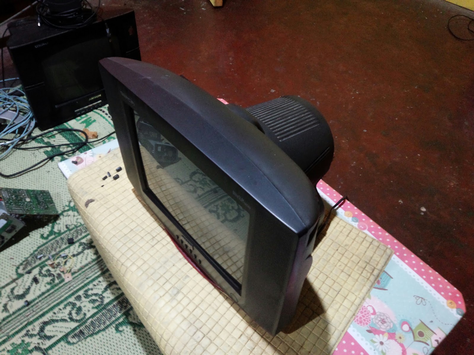 TV 14 inch Flat Slim Akari