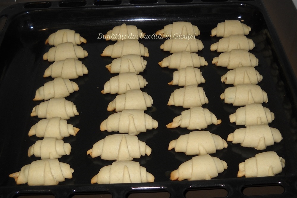 Cornulete fragede cu rahat - Bunătăți din bucătăria Gicuței