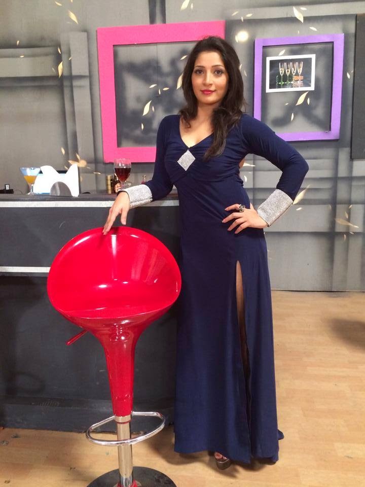 TELUGU WEB WORLD: ANITHA BHATT IN MODERN LONG DRESSES