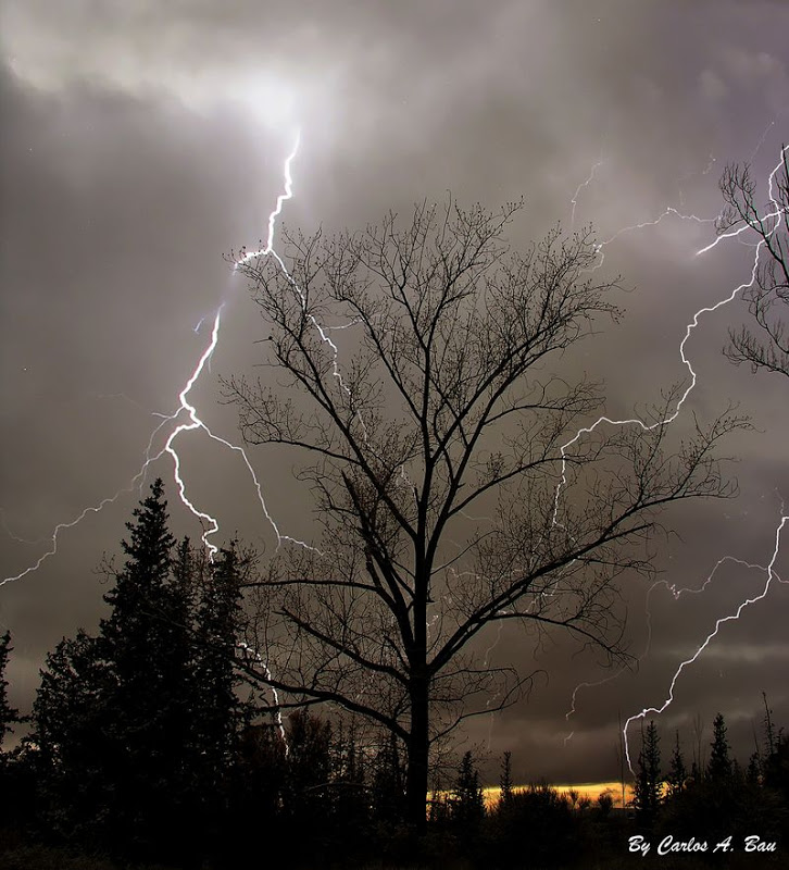 ¿PORQUÉ SE PRODUCEN LOS RAYOS?