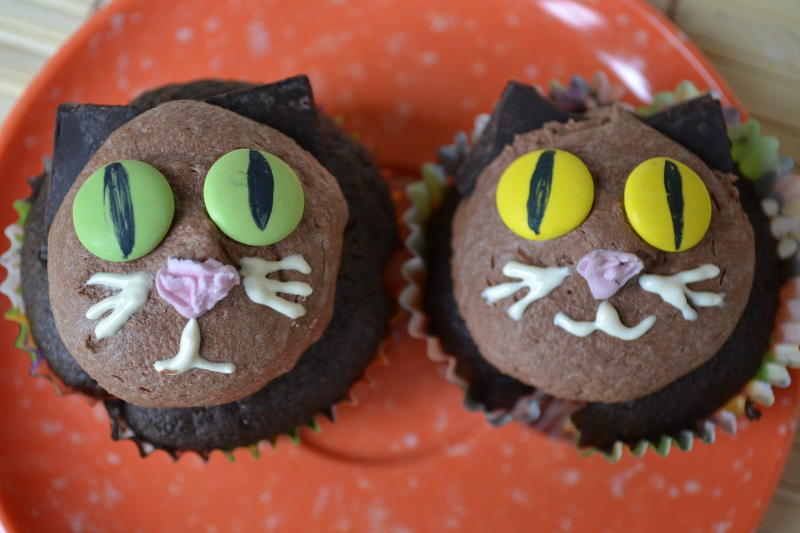 Growing Up Veg: Kitty Cat Halloween Cupcakes