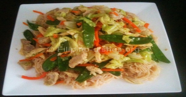 Filipino Chicken Pancit Bihon Dish (Rice Noodles) Recipe - Kusina ...