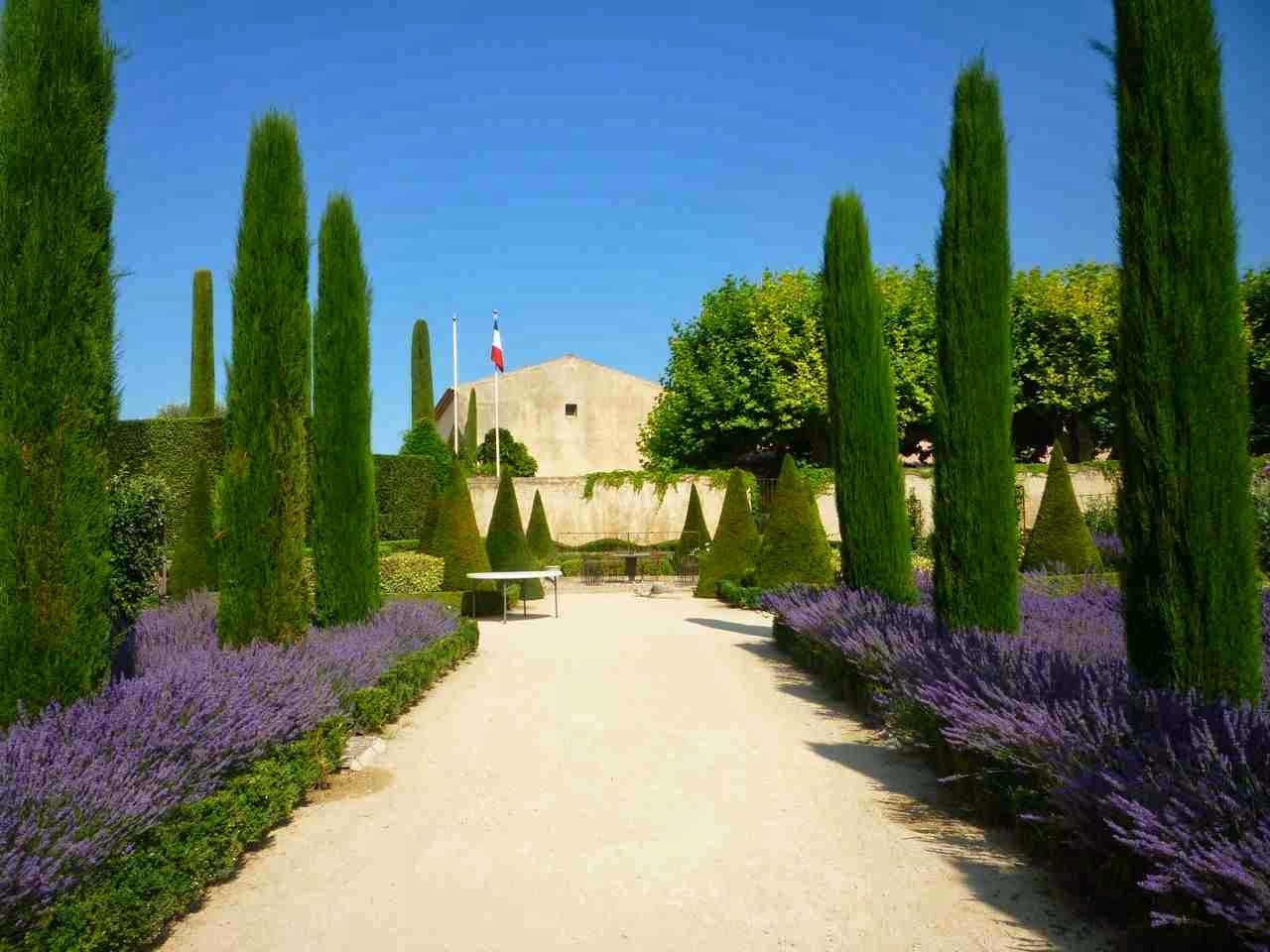 Por amor al arte: Cultural weekend in the French Provence // Fin de ...