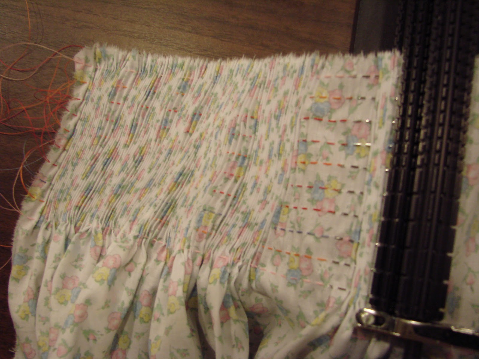dream quilt create: Pleating fabric in preparation for smocking