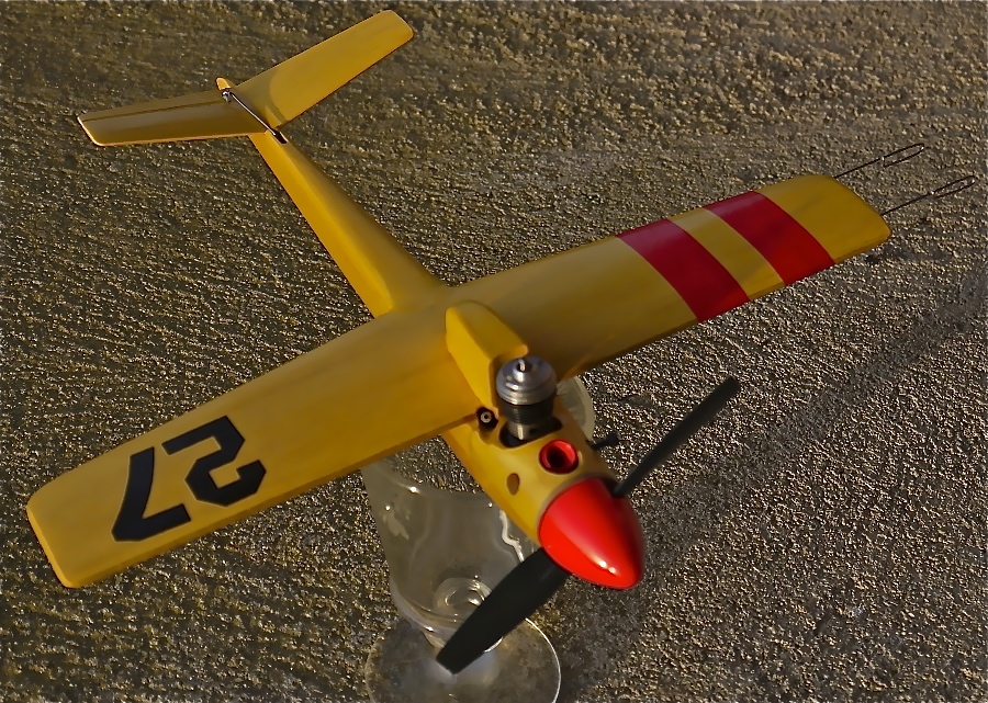 Free Flight -Vintage model airplane- cars-model retro avion et voiture ...