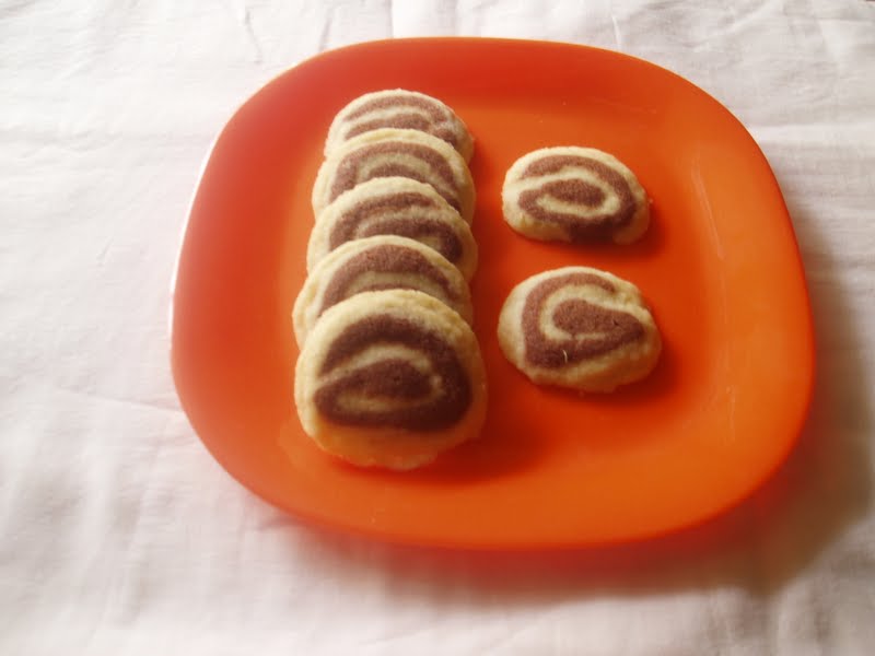 Simple Indian Food- An Easy Cooking Blog: Swirl biscuits
