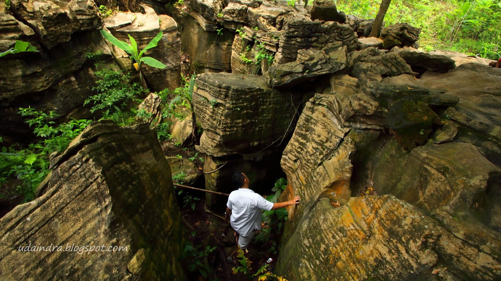 Hiking ceria ke Goa Agung Garunggang Geopark-Sentul, Bogor