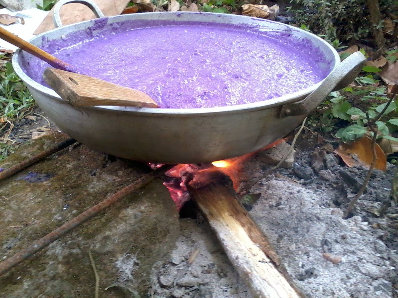therealcuriousbiker: How to cook ube and the back story of a comfort food