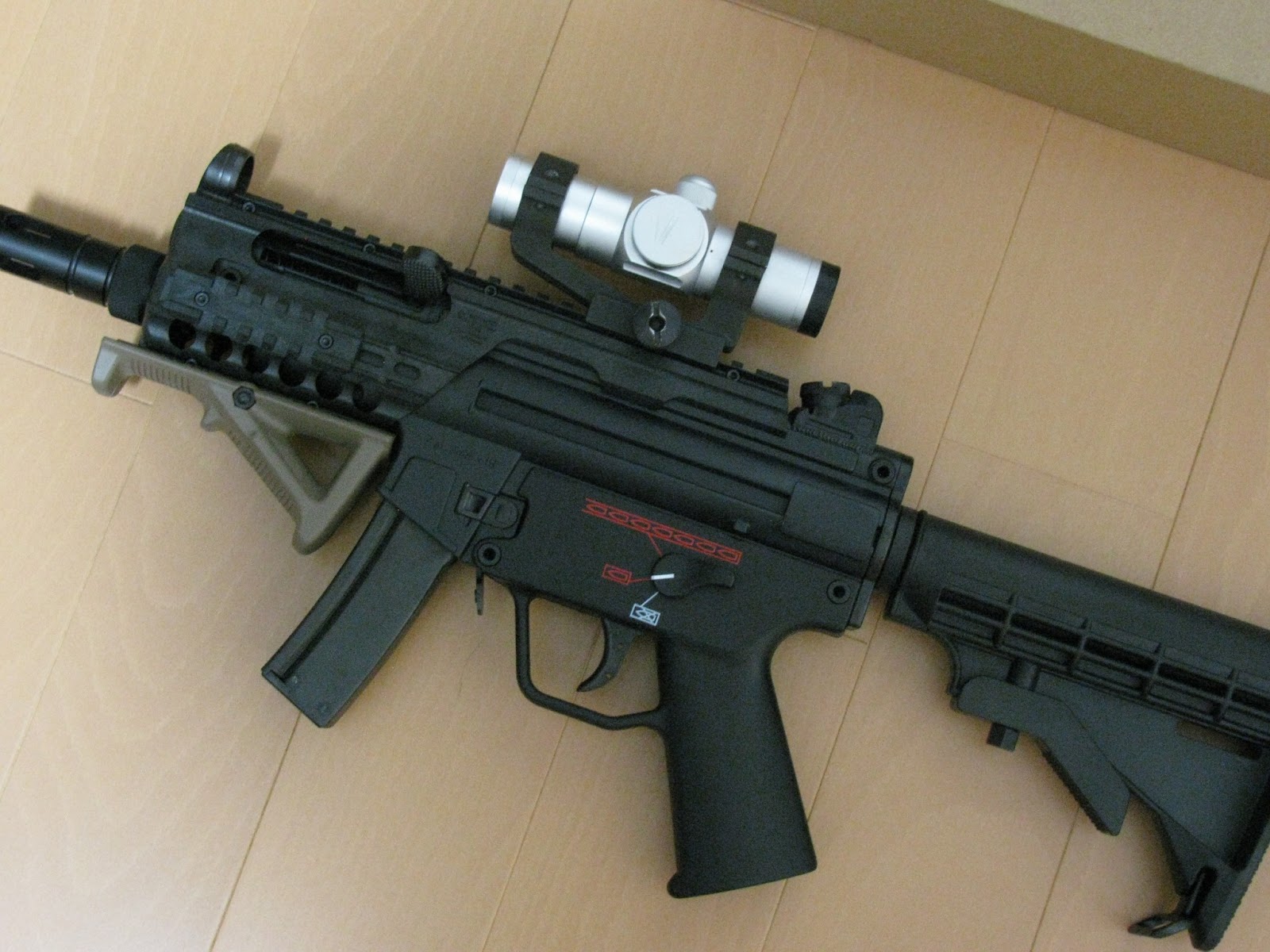 オトナもオモチャ（主に電動ガン、ガスガン、モデルガンのレビュー）: ヘッケラー＆コッホ MP5クルツ CQBカスタム（H&K MP5Kurz CQB）