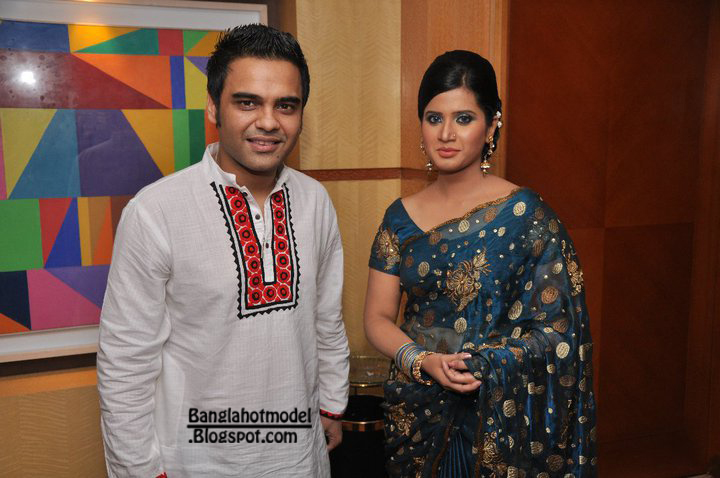 Mediaworld: Popular Bangladeshi Pop SInger Nancy New latest Photos